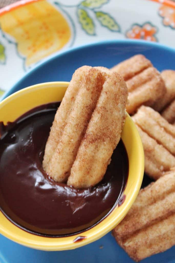 Churro Cookies with Chocolate Dipping Sauce | The Spiffy Cookie